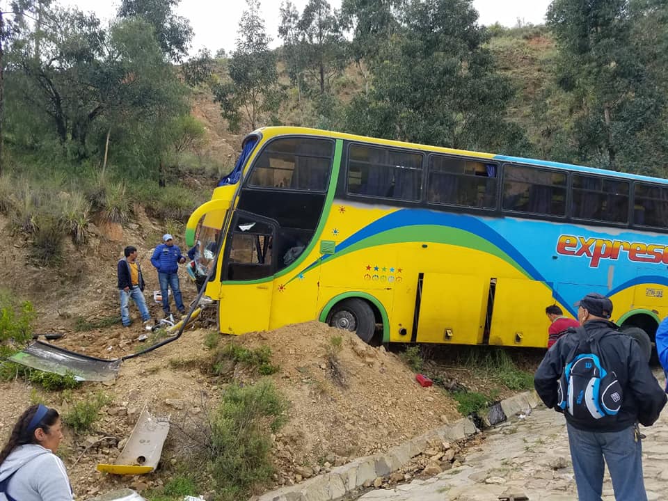 Bus "Expreso del Sur" sufre accidente de tránsito al retornar a Tarija