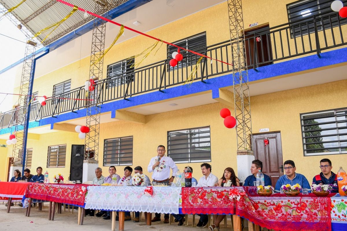 Gobernador entregó un módulo de seis aulas en Rancho Sud