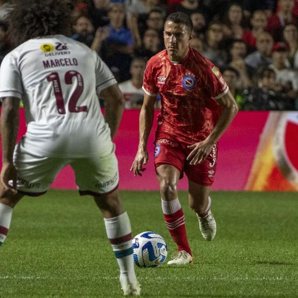 Luciano Sánchez sufrió una luxación en la rodilla y enfrenta una larga ...