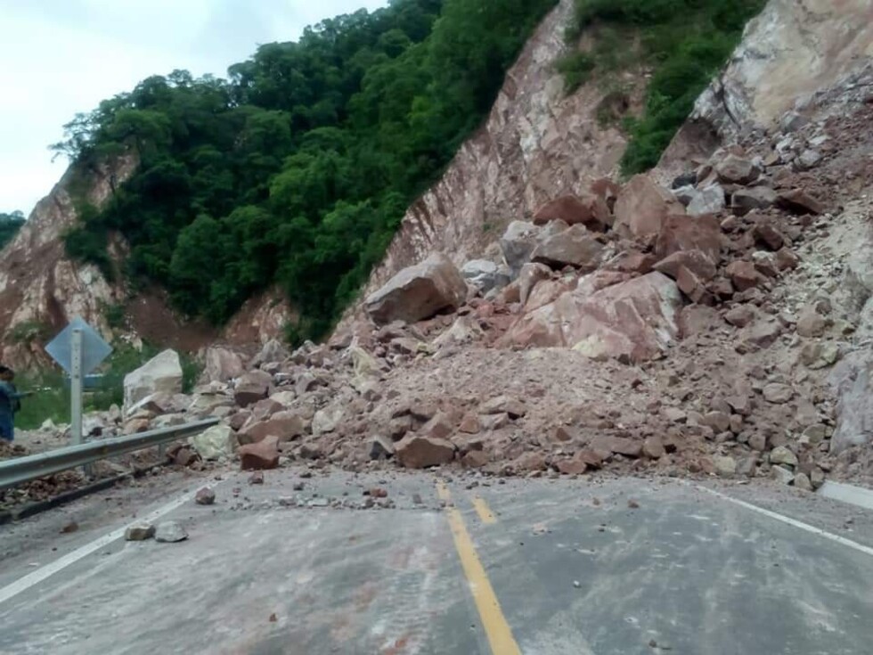 Se registran primeros derrumbes en la ruta Entre Ríos - Palos Blancos