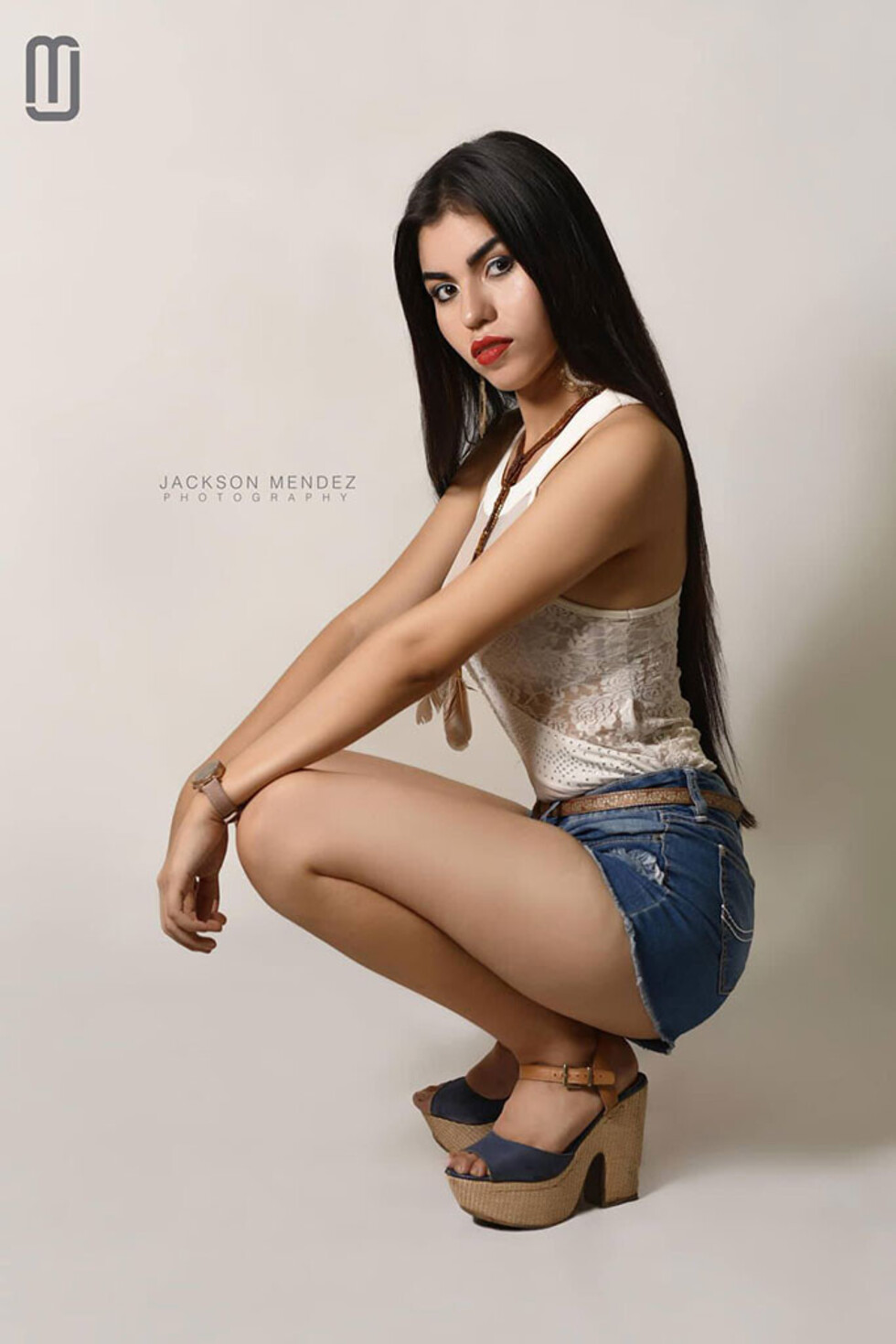 Alison Flores avanza en el modelaje